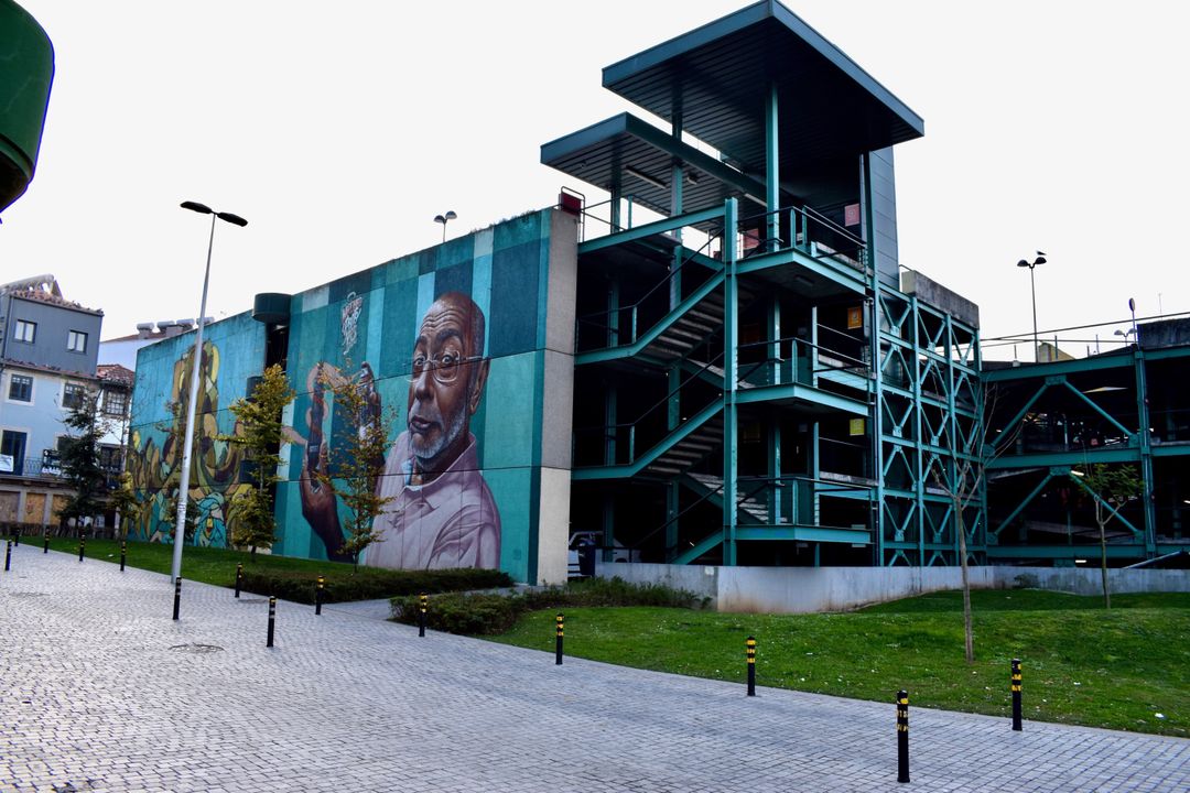 Nobre e Leal - Street art by MrDheo | Porto - travelstoke