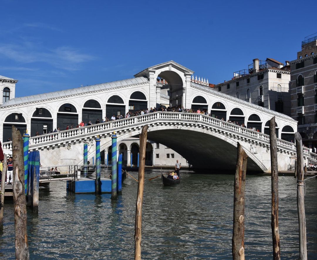 Rialto Bridge | Venice - travelstoke