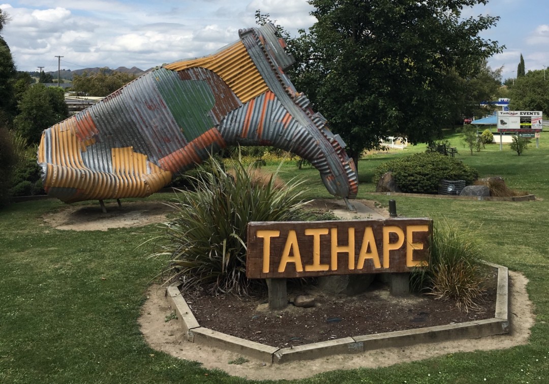Giant gumboot statue | Taihape - travelstoke